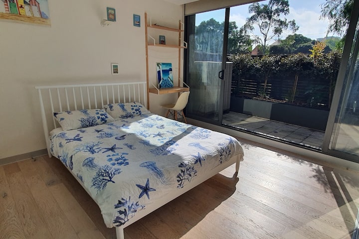 Cozy Modern Seaside Apt - Near Restaurants & Bars - Melbourne