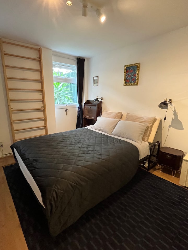 Cozy 1-br Garden Flat For Up To 4 In East London - Londra