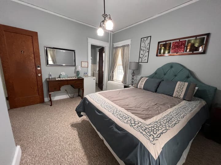 Elegant Guest Suite In Our Beautiful Victorian! - Albany, NY