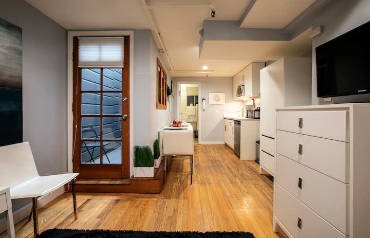 Charming Studio • Telegraph Hill / North Beach - San Francisco, CA