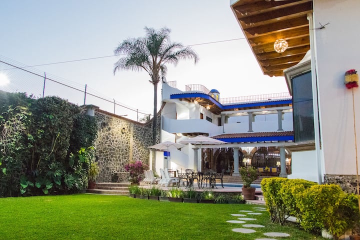 Casa Antinea · 14 - 30 Huéspedes 10 Habitaciones - Cuernavaca