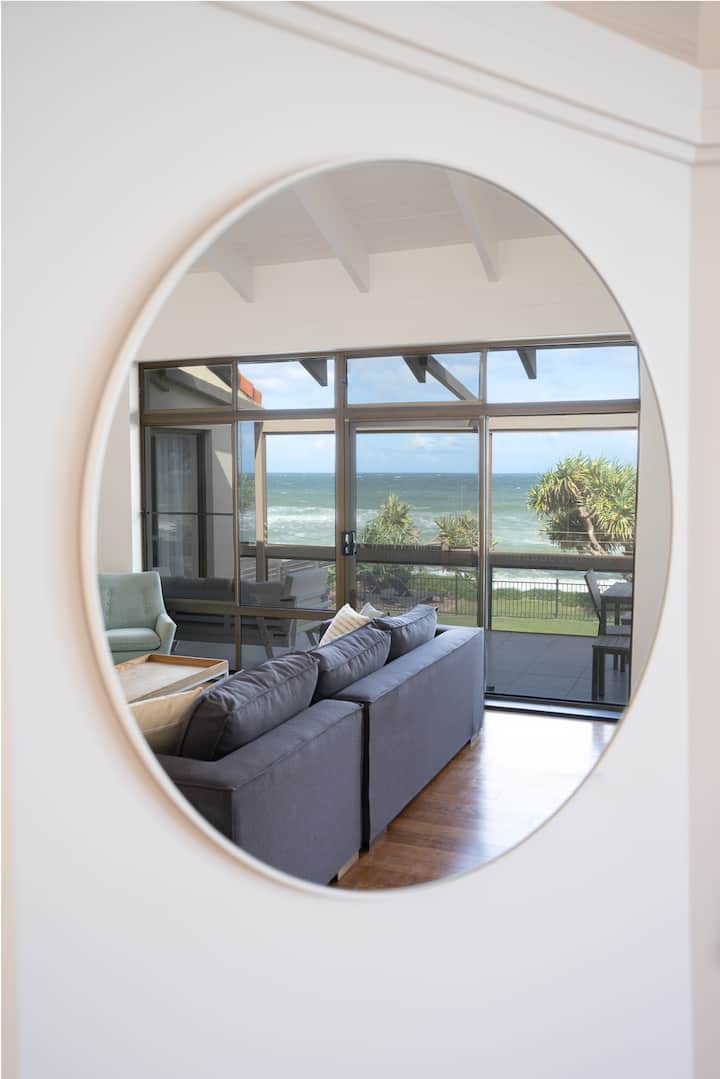 Fin's At Sapphire Beach-absolute Beachfront House! - Coffs Harbour