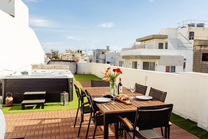 Luxury Designer Penthouse with Private Jacuzzi - Condominiums for Rent ...