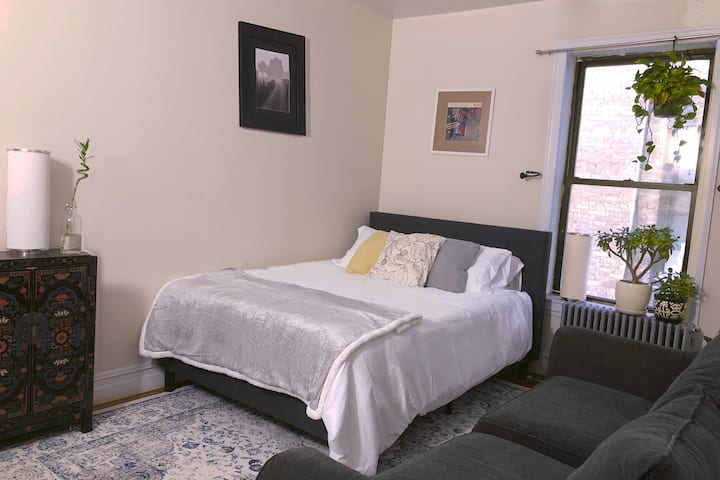Amazing Master Bedroom In Historic Brooklyn - New York