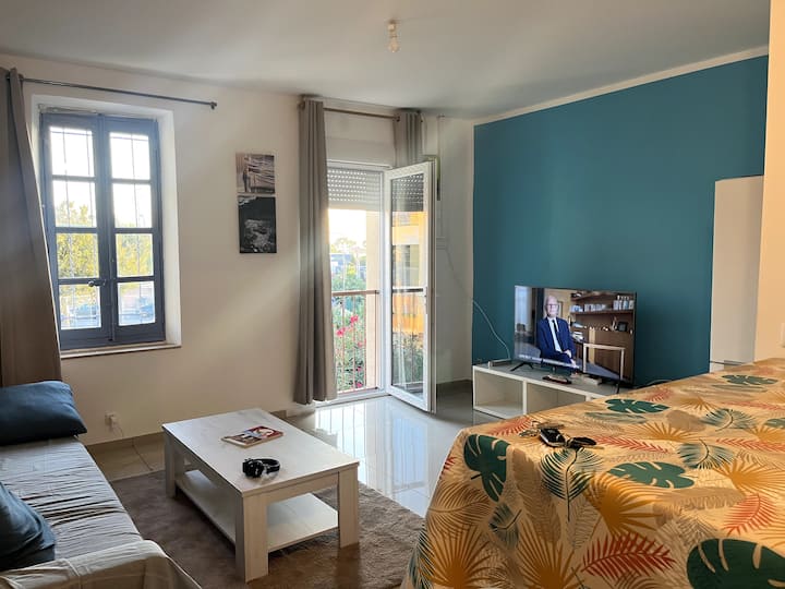 Logement 60 M² - 2/5 Personnes - Parking Gratuit - Marseille