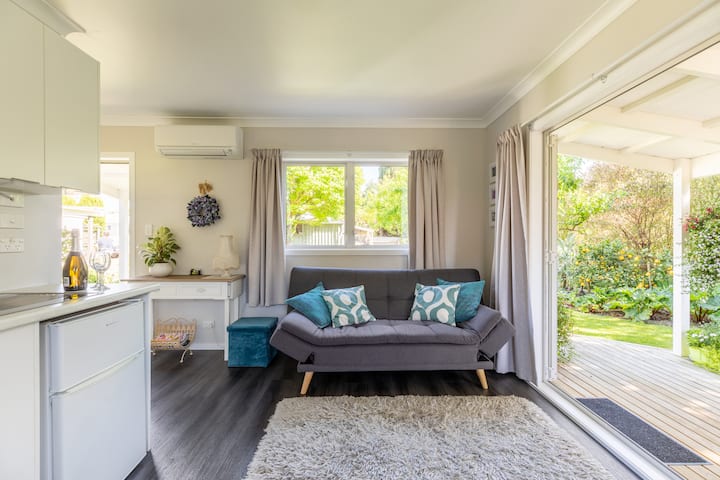 1 Brm Cottage, Quiet Garden Setting, Full Kitchen - Wairarapa