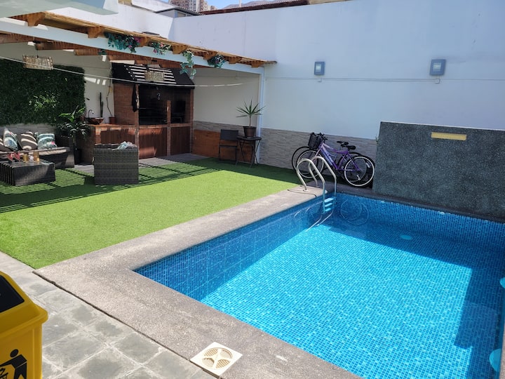 Hermosa Casa Con Piscina Y Estacionamiento - Iquique