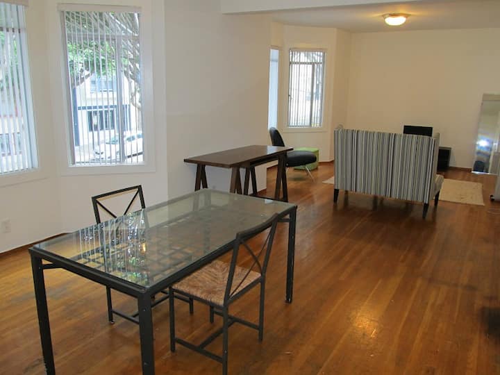 Large, Bright 2 Bedroom Apartment! - San Francisco, CA