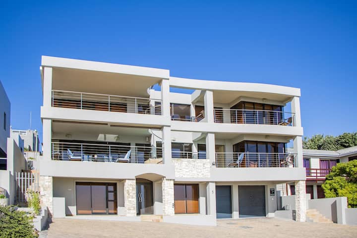 Whale Waters - Magnificent Holiday Home. Gansbaai. - De Kelders