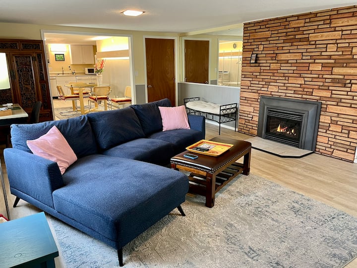 Spacious City View Apartment (South Hill) - Spokane, WA