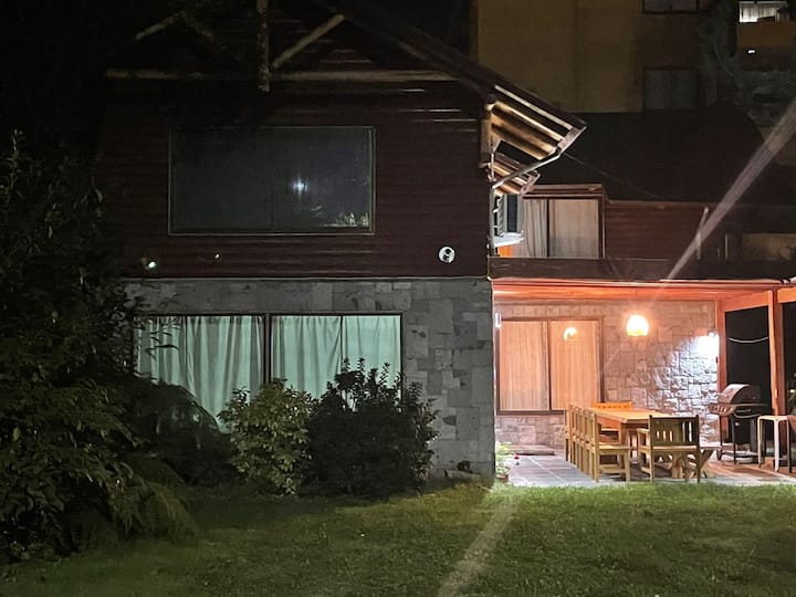 Casa Grande En Pucón Centro Para 10 A 14 Personas - Pucon