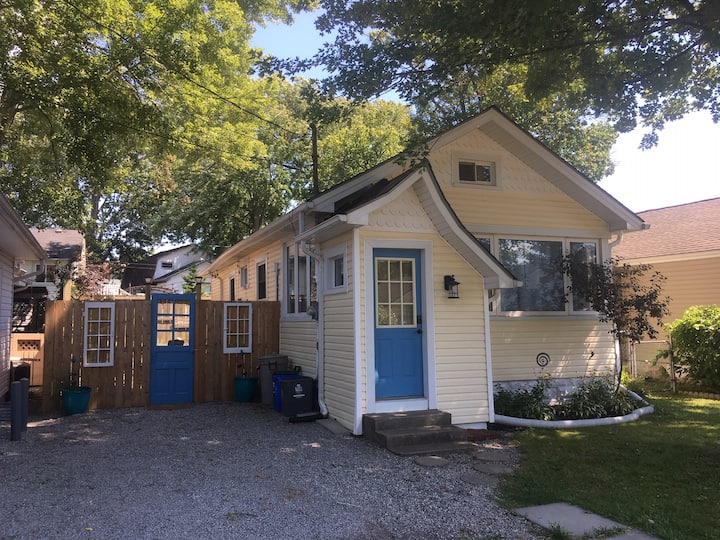 Cozy Beach Town Retreat - Minutes From The Lake! - Crystal Beach