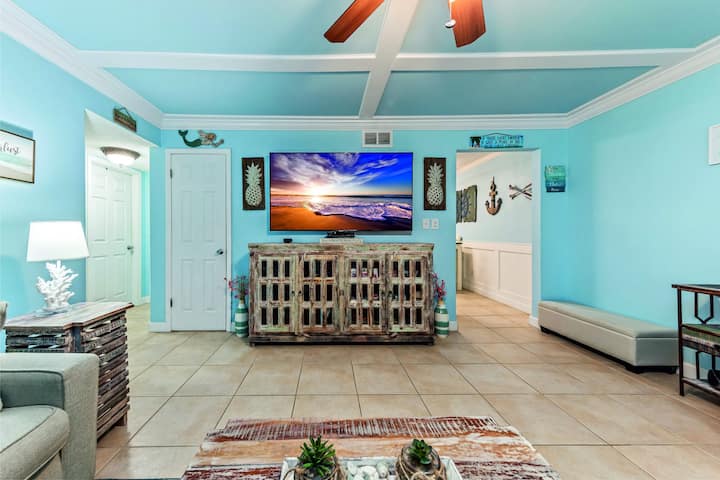 Perfect Location | Sea, Sun, And Coastal Serenity - Gulf Shores, AL