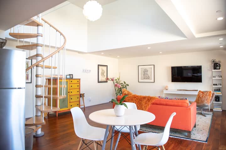 Santa Monica Studio Loft A Single Block From Montana Avenue - Santa Monica, CA