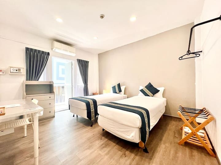 Awesome Room W/balcony @Nus/nuh (205) - Jurong East