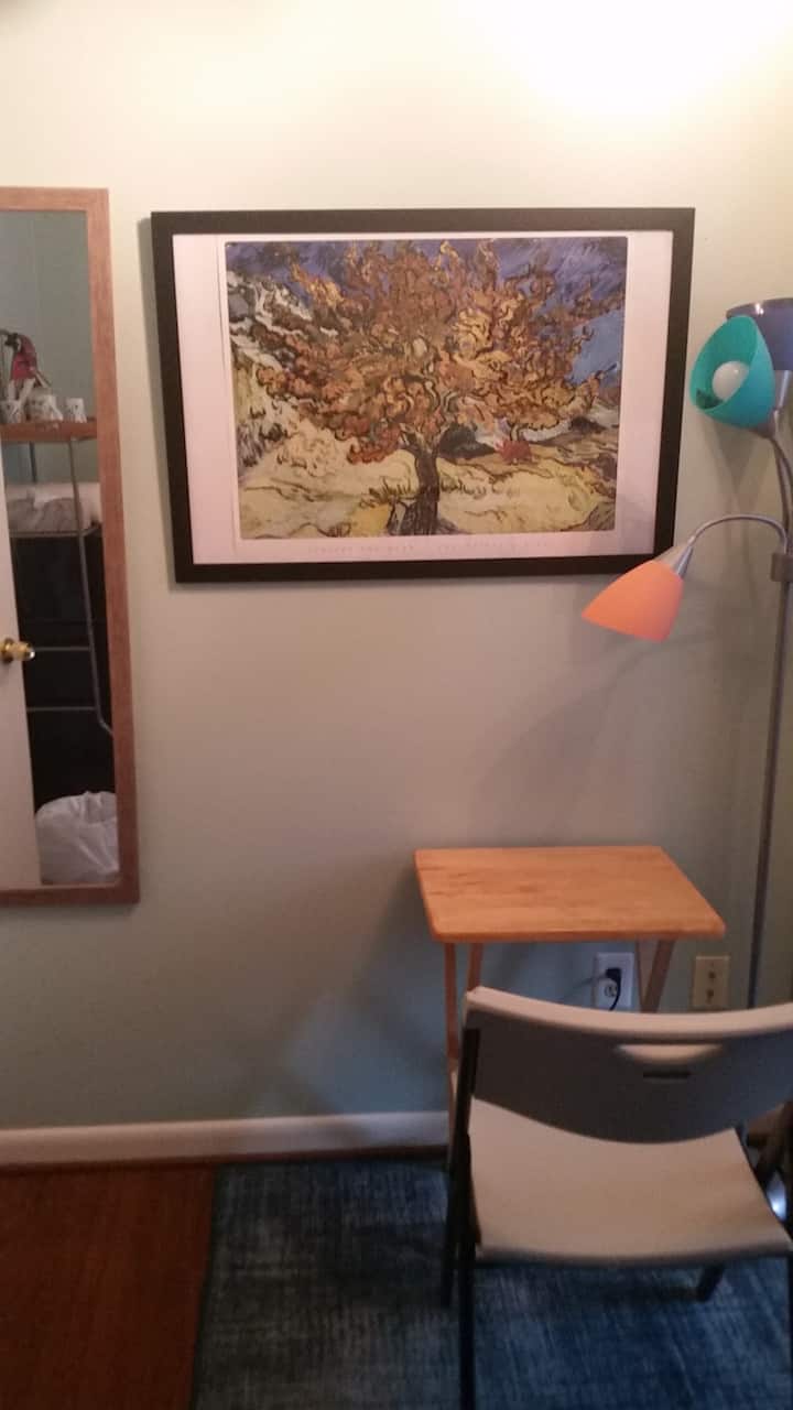 Lake Ridge Home Guest Room 1 - Woodbridge, VA