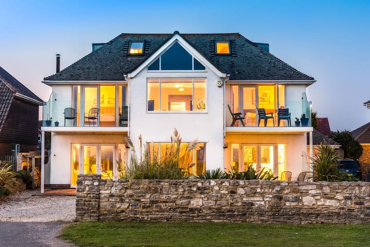 Uninterrupted Panoramic Sea Views Of The Needles - Lymington