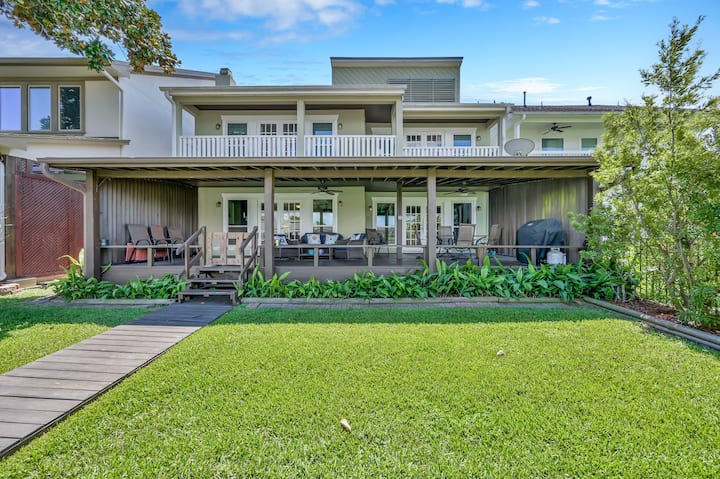 Gorgeous Waterfront Lake Conroe Home Sleeps 10 - Lake Conroe