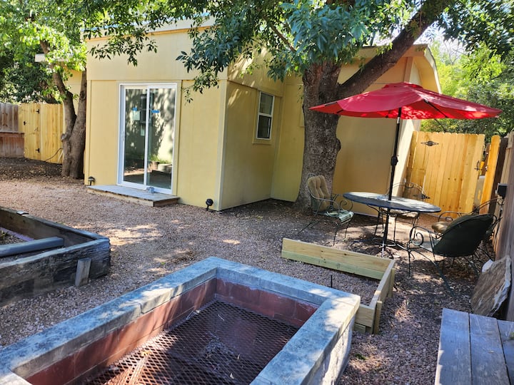 Cottage Available Monthly - 오스틴