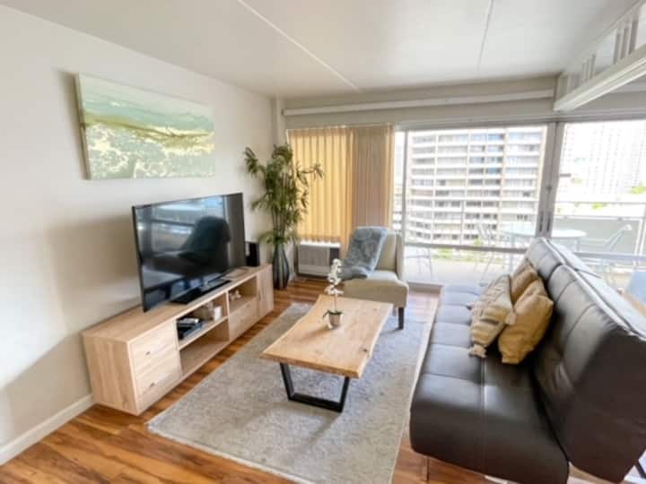 11th Floor Ilikai  With One Free Parking - Honolulu