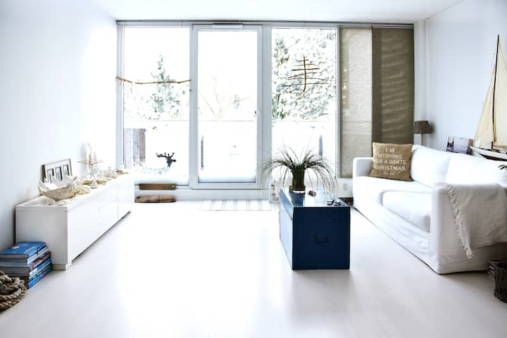 Clean Room With Balcony In A Maritime Area. - Bergheim
