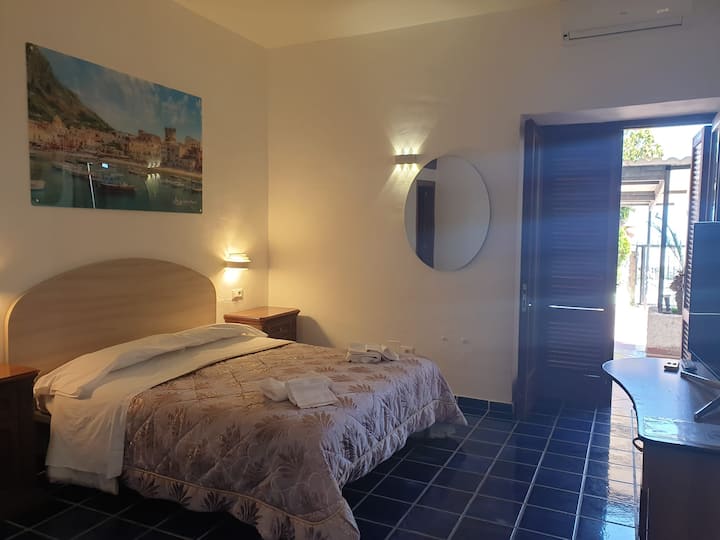 Hotel Residence Mareluna . . . - Forio