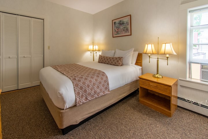 The Gibson Building 3br - Conway, NH