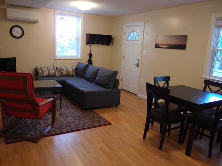 Private, Bright 1-br Apartment - Washington
