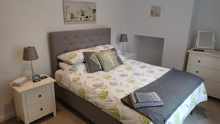 Sparkling Clean Flat In Guildford With Parking - Watts Gallery - Artists' Village