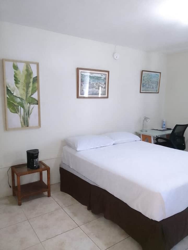 Small Apt On 7 Mile Beach At Negril Beach Club - Negril