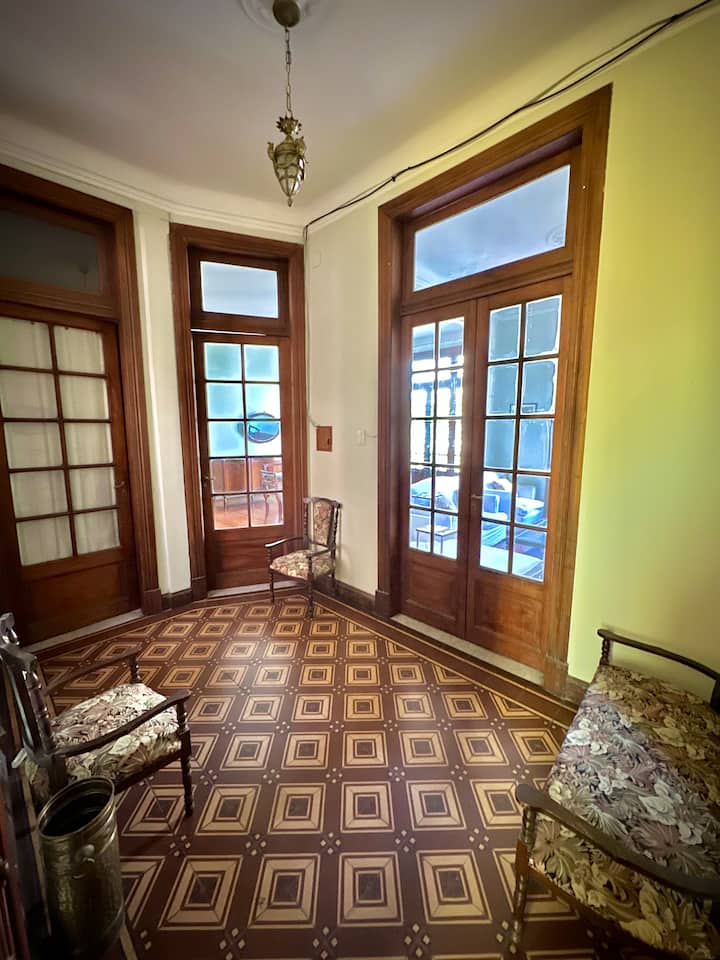 Residencia Estilo Frances 150m2: Gran Ubicación - La Plata