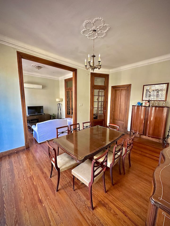 Residencia Estilo Frances 150m2: Gran Ubicación - La Plata