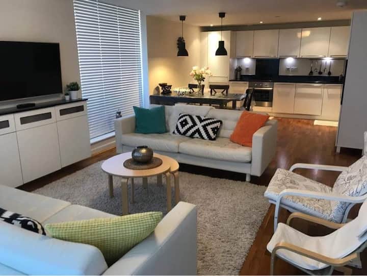Cozy And Central 2-bedroom St Albans Penthouse - St Albans, UK