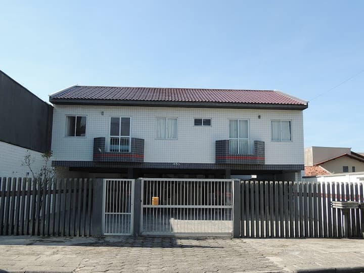 Apartamento A Uma Quadra Da Praia, Em Guaratuba - Guaratuba