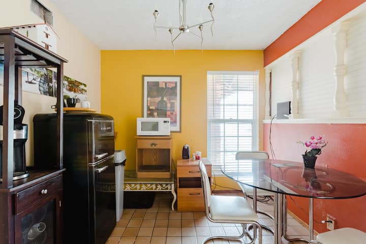 Spacious Room, King Bed, Fastwifi, Wrkdesk, Quiet - Rancho Cordova, CA