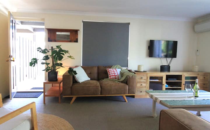 Stones Throw | Walk To Trails| Centre Of Town - Margaret River