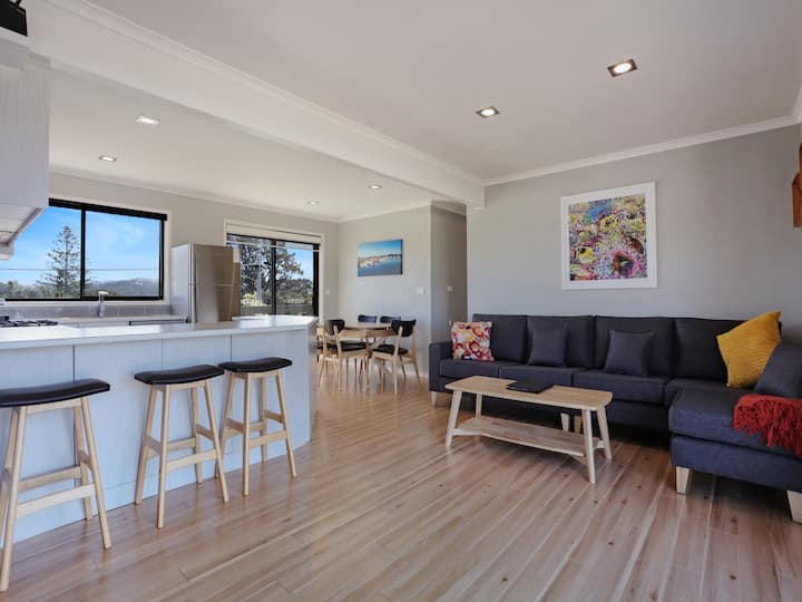 Eagle Heights - 4 Bed Balcony - Eden