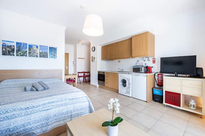 Cozy Studio: Ac, Wifi, Pool, Big Balcony - Portimão