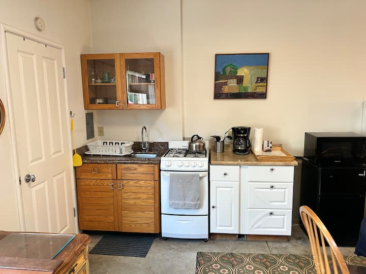 Charming Studio In The Berkeley Gourmet Ghetto - Berkeley, CA