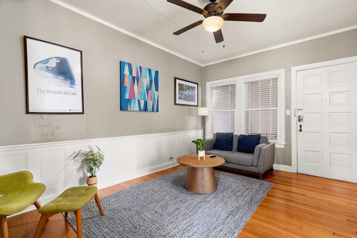 Restored Apartment Near It All - San Antonio, TX