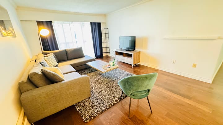 Spacious & Comfortable 2 Bedroom Near Vgh - 北溫哥華市