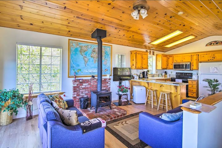 Cozy Mountain Cabin W/ Epic Sunset Views - Running Springs, CA