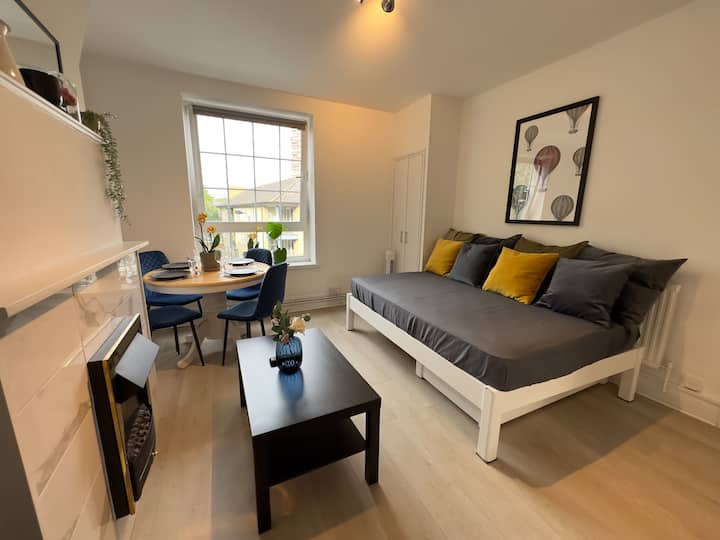 London Bridge Apartment - London Bridge Station