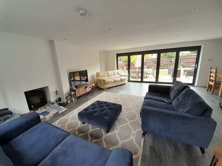 Cosy Home From Home For Christmas With Wood Burner - Cheltenham