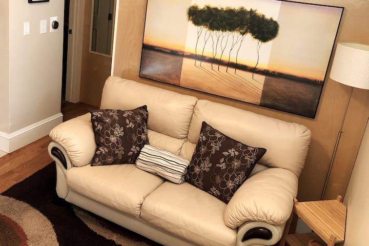 Beautiful Private Crocker Suite Near Mission St. - San Francisco, CA