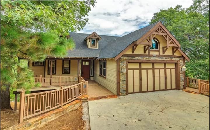 Custom Lake Arrowhead Home - Lake Arrowhead, CA