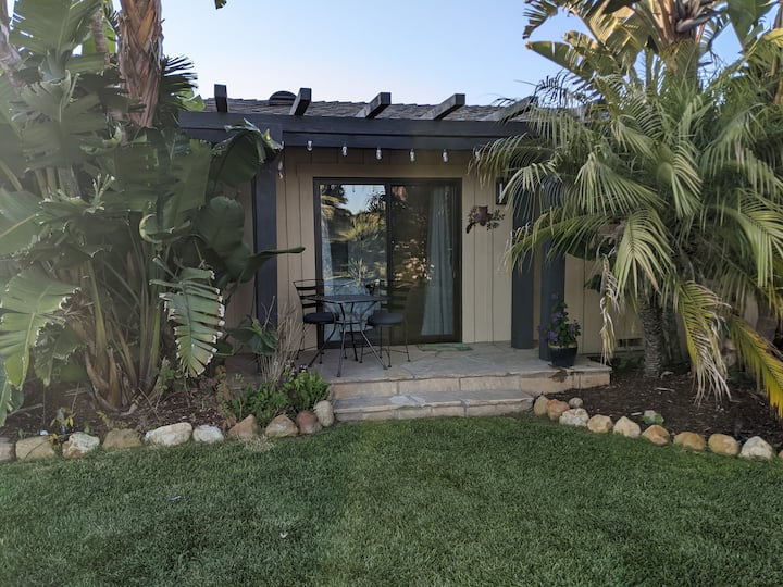 Tropical Getaway W/patio Entrance#2 - 샌타바버라