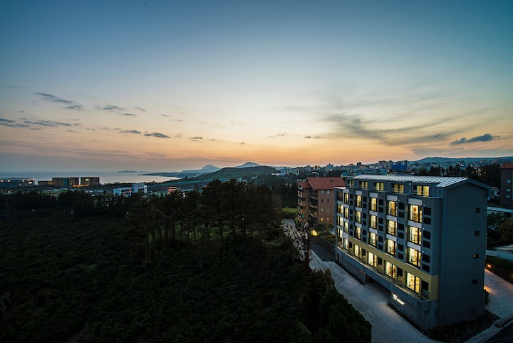 더블베드C,w오션,원룸형(호텔스타일) , 특급호텔용 시몬스 고급침대,한달살기 장기 초특가 - South Korea