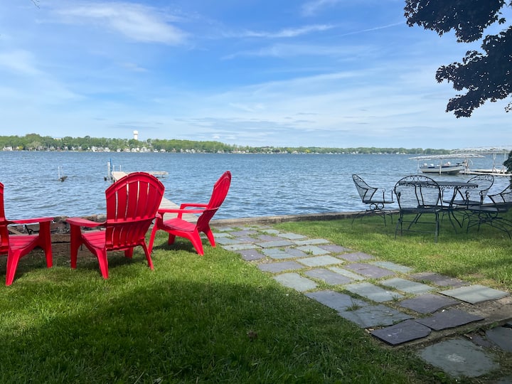 Coach 4 Bedroom Lakefront - Livonia, NY