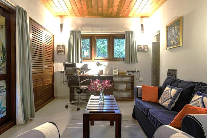 Stylish Bungalow For Two -1 Br - A/c & Wi‑fi - Hikkaduwa